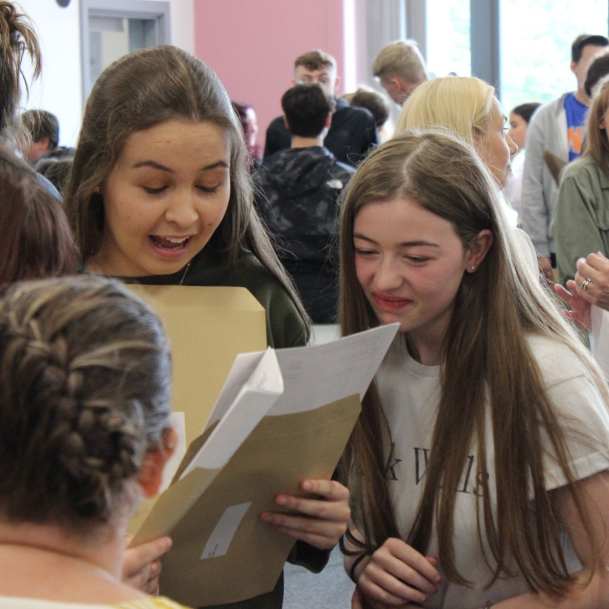 Hungerhill School - Hungerhill Staff and Students Celebrate Great Results